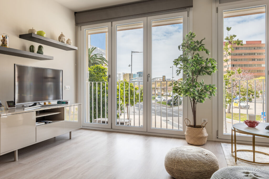 Living On Your Own for the First Time: Pros and Cons